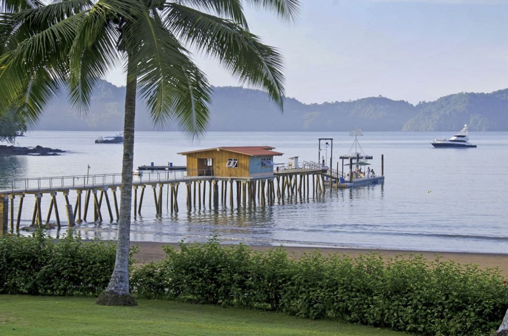 Los encantos insospechados de Bahía Piñas - Panorama de las Américas